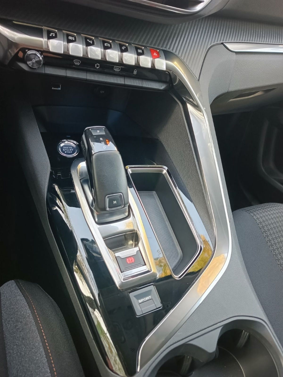 Peugeot 3008 an. 2020 cu rulaj 180000 km, Diesel, 13900