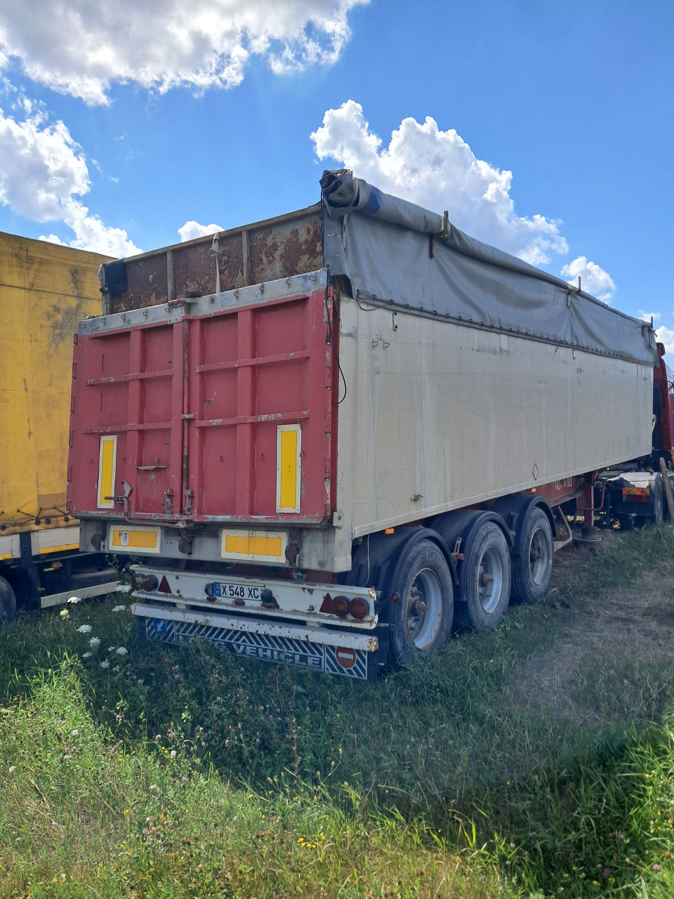 Semiremorca basculanta