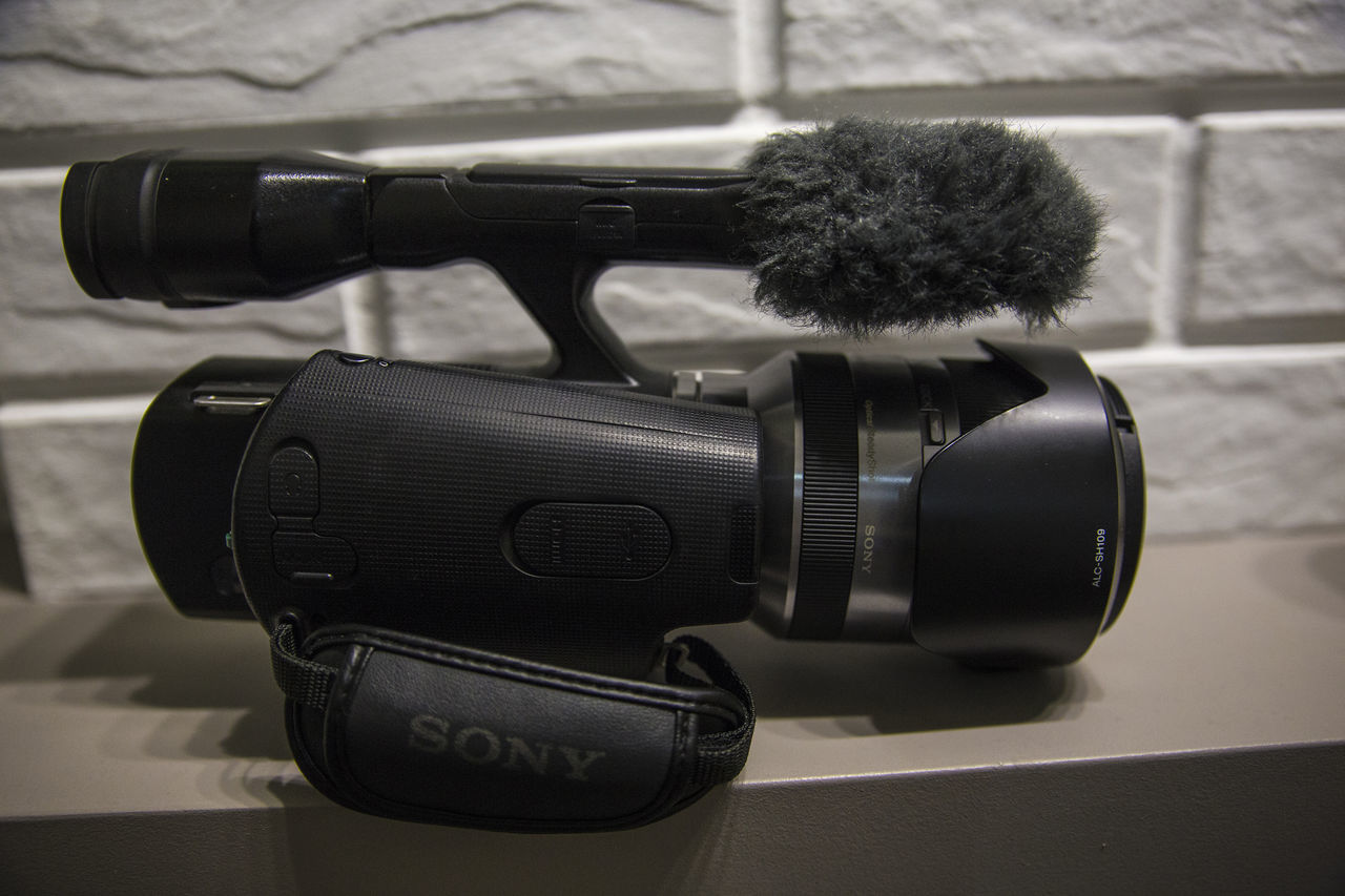 Видеокамера Sony NEX-VG10