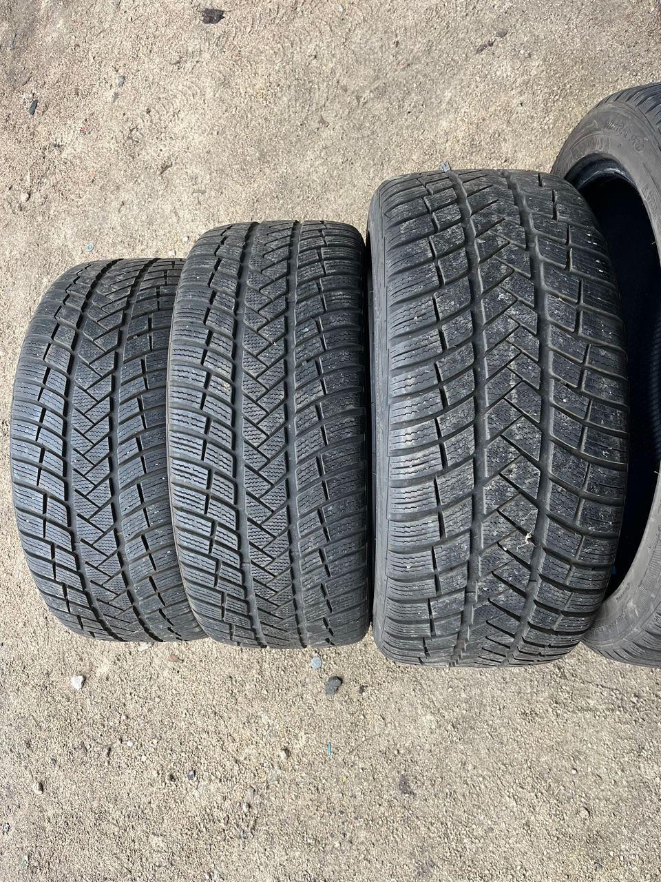 Set Anvelope R19 245/40