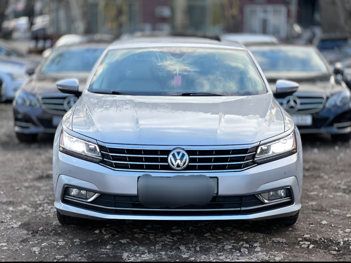 Volkswagen Passat 2015 г. с пробегом 190 км, Бензин, 10500