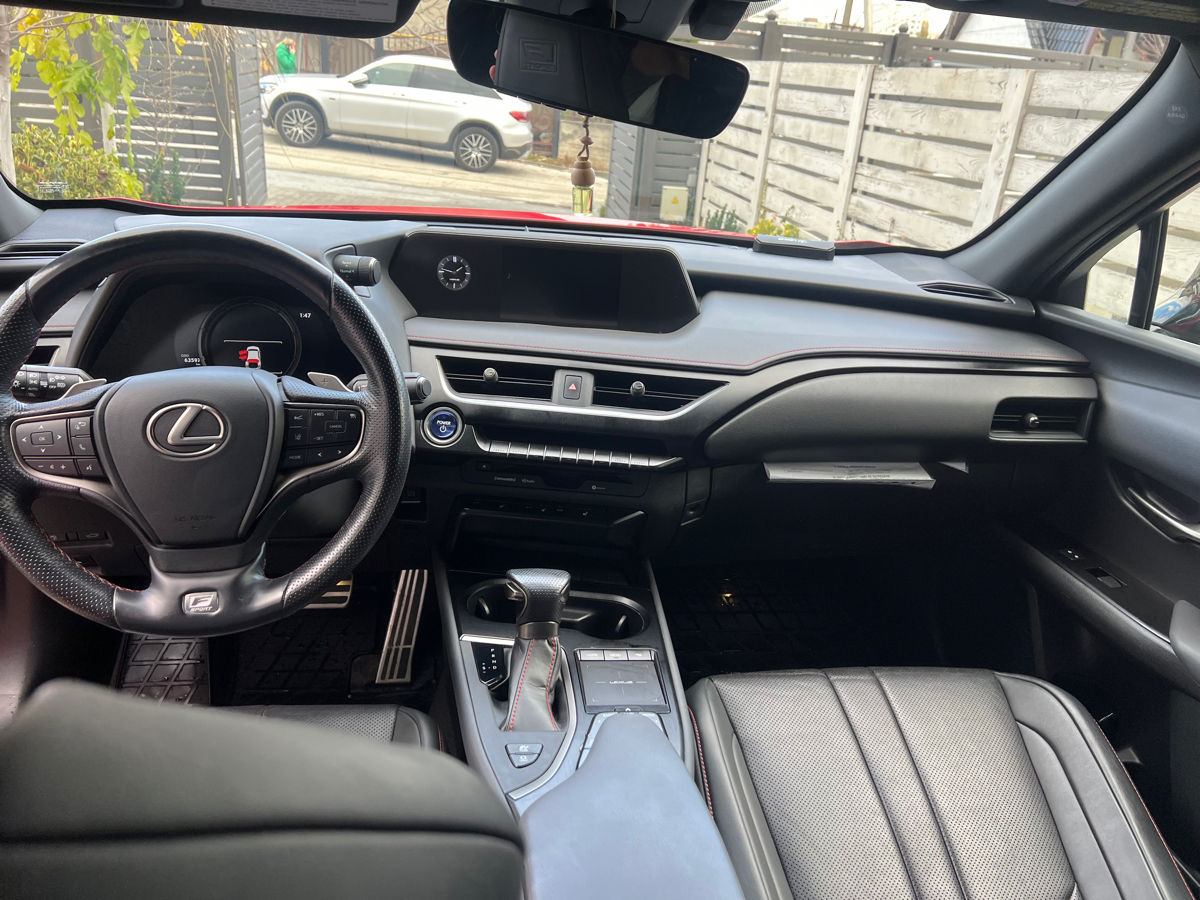 Lexus UX an. 2020 cu rulaj 63000 km, Hybrid, 25850