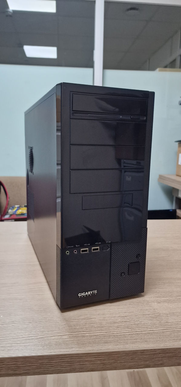 Gigabyte Case / PSU 1050W