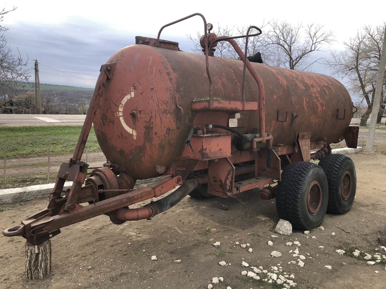 Cumpar cisterna de 6......8......10 tone