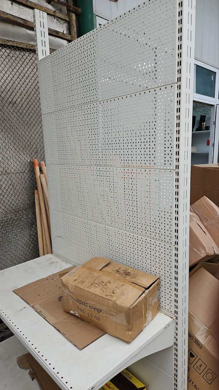 Cumpăr rafturi metalice pentru magazin