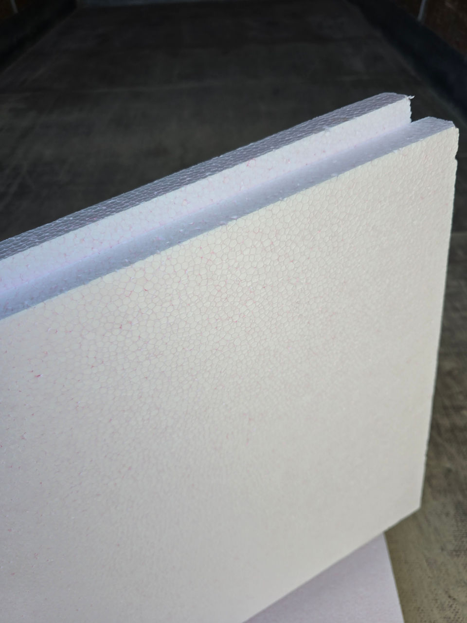 Polistiren cu cant. Termoizolare mai eficientă la un preț redus