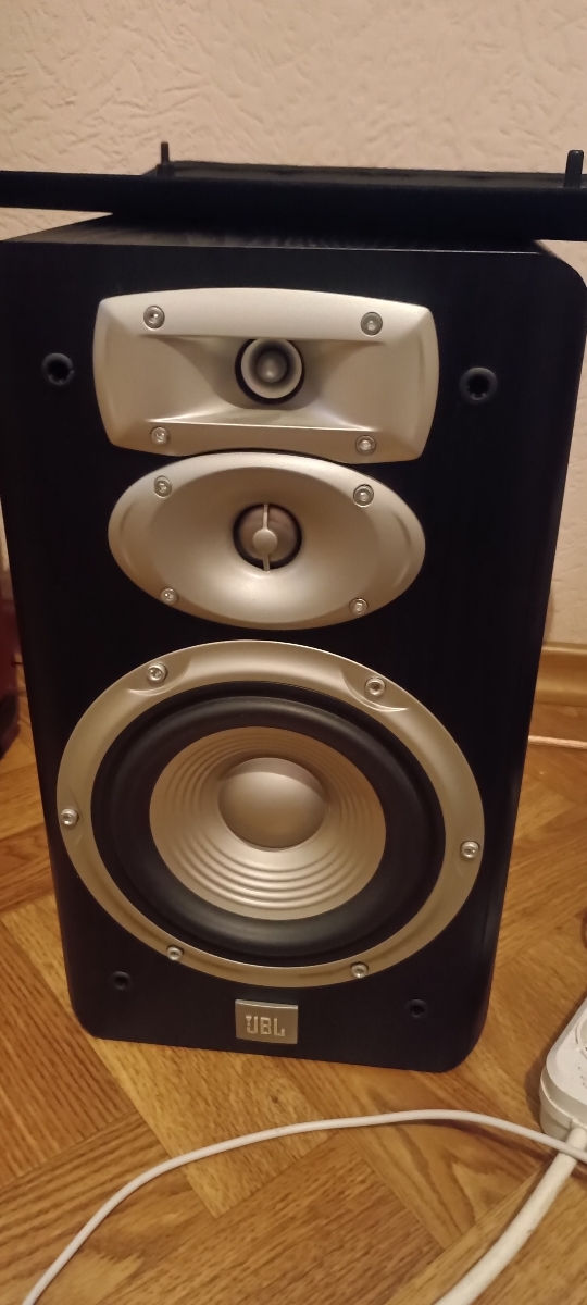 JBL studio L380