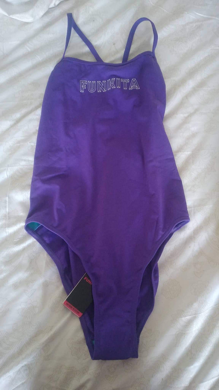 Costume de baie noi,si topuri pentru sport