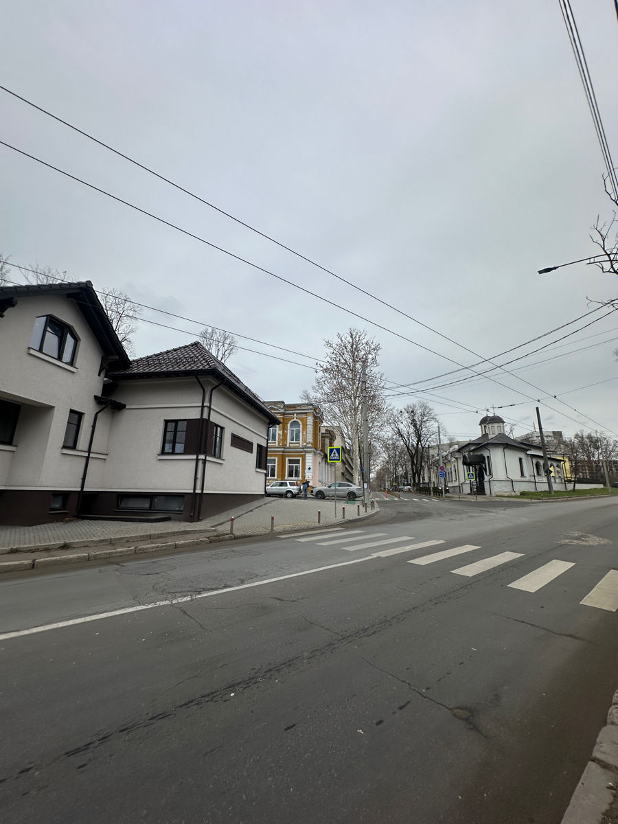 Chirie Spațiu comercial - 90-270 m2- Centru, Str. 31 August