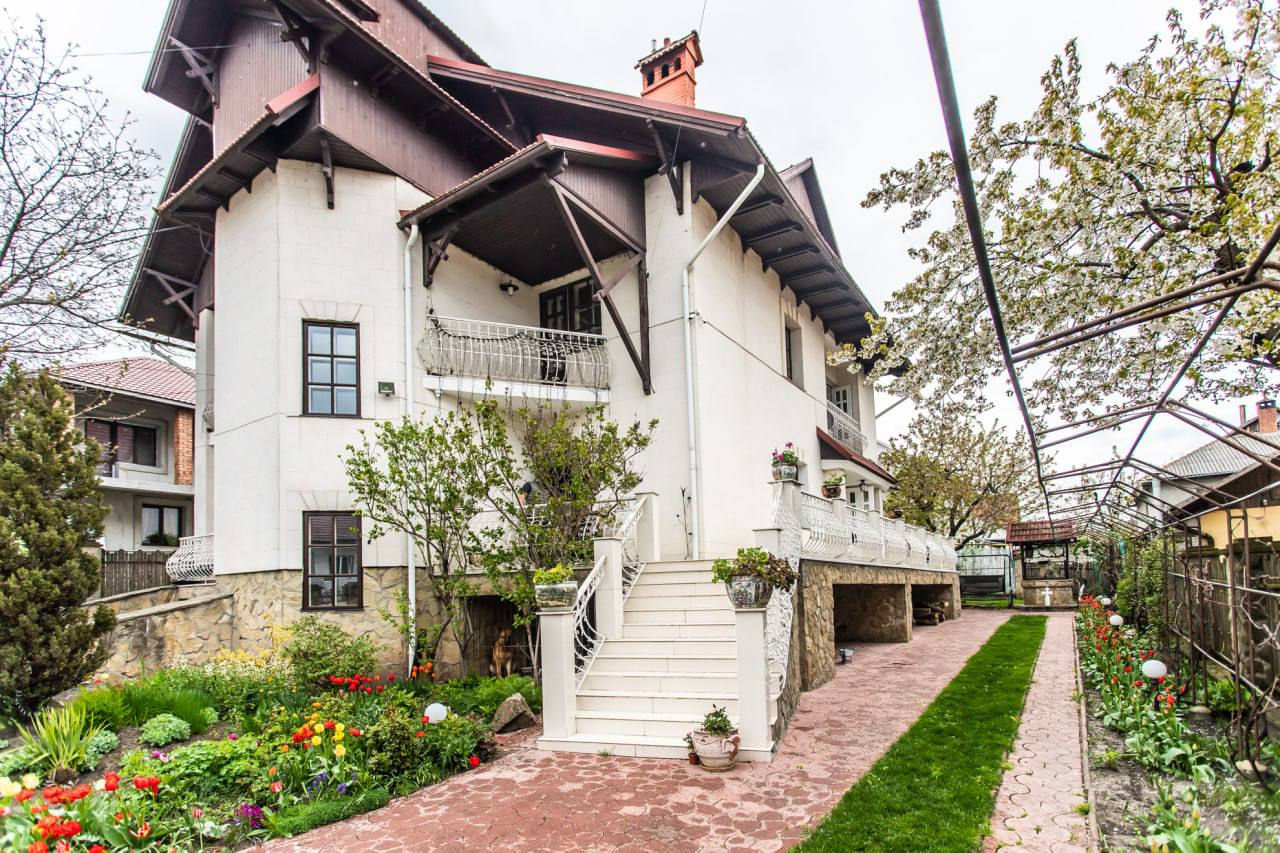 Preț special! stăuceni, casă în 2 nivele, 300 mp + 6 ari!