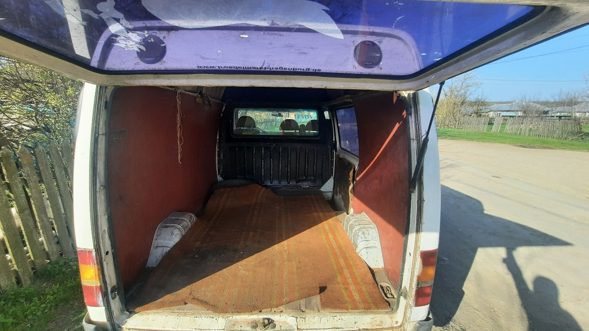 Ford Se vinde ford 25.dizeli anu 1998.3 locuri Stare buna