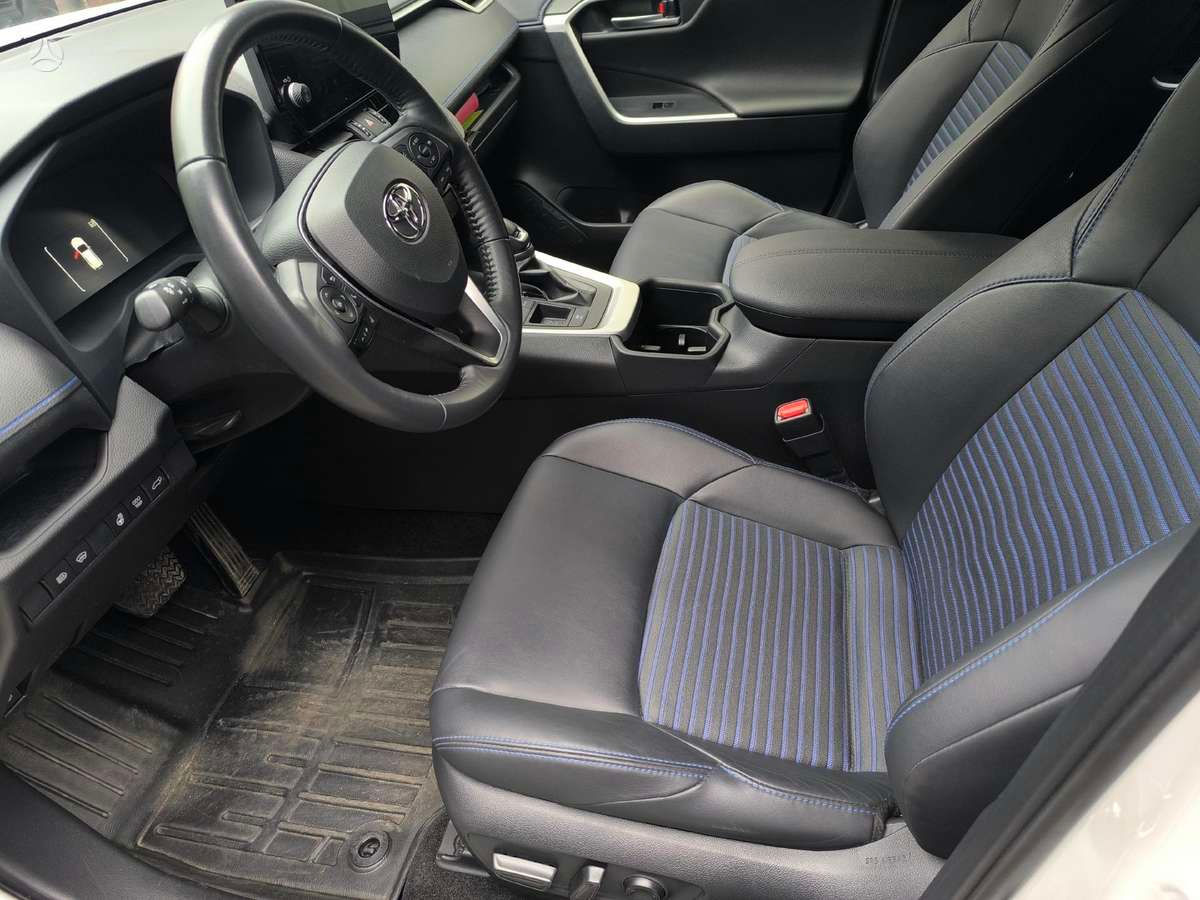 Toyota Rav 4 2024 г. с пробегом 18000 км, Гибрид, 24999