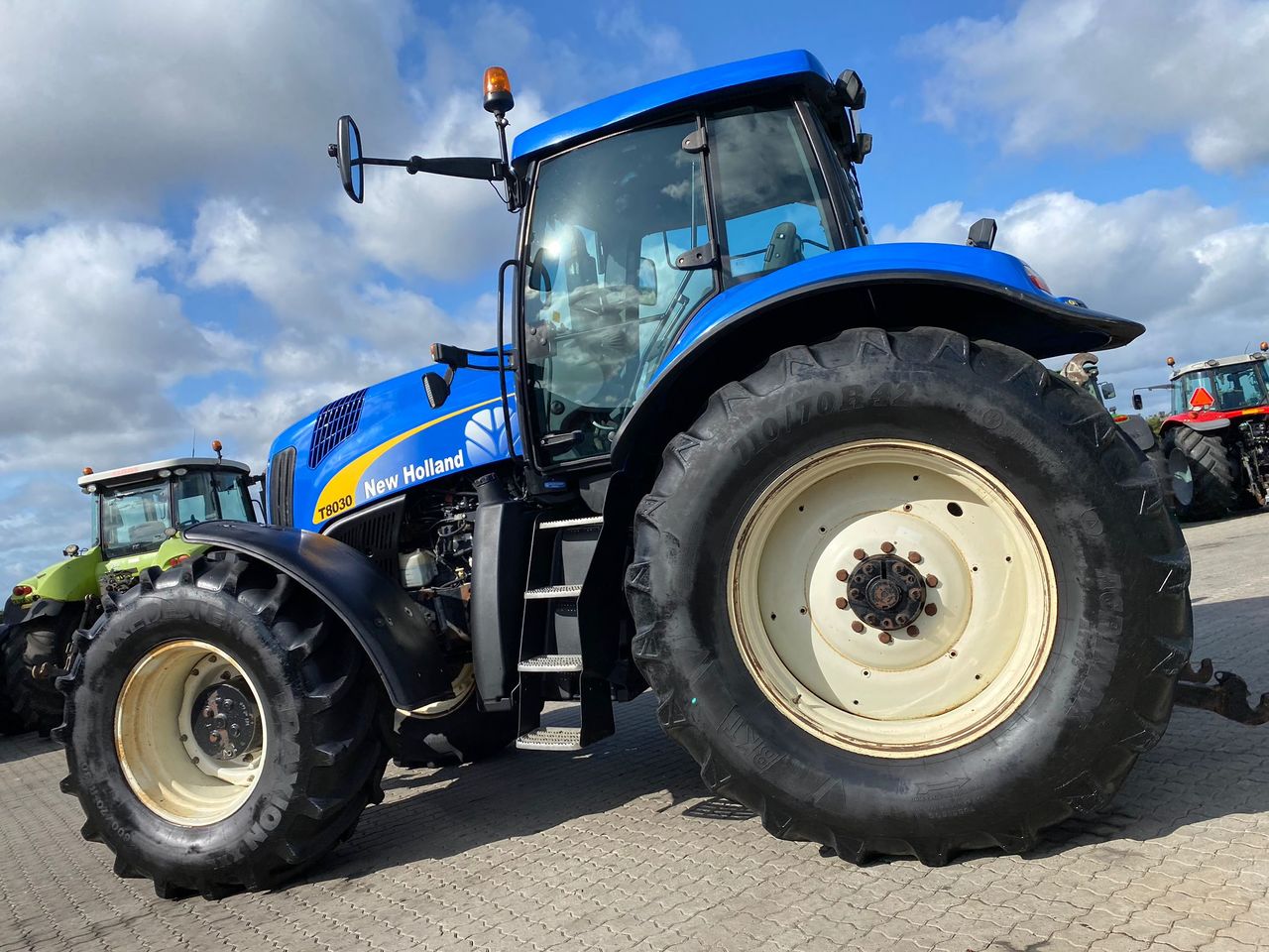 New Holland T 8030