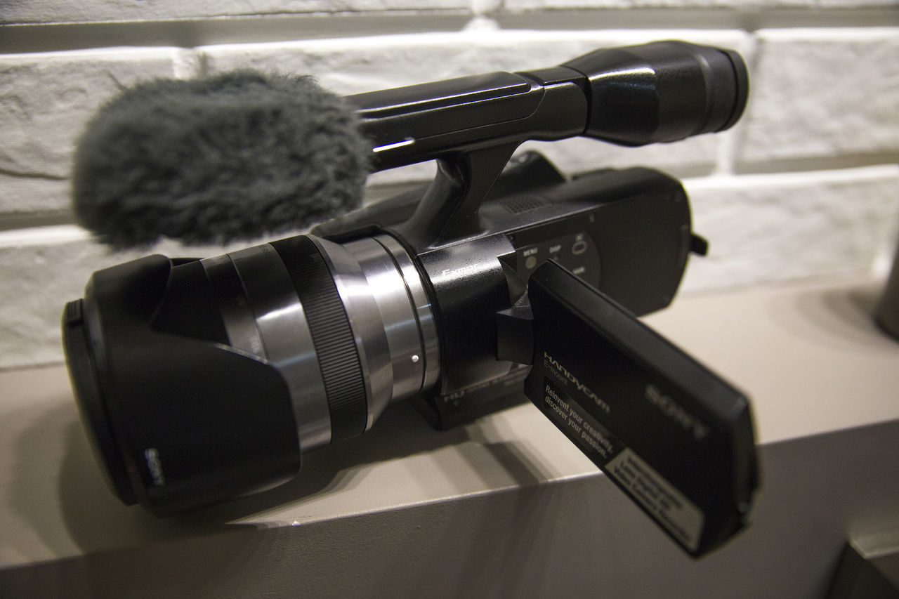 Видеокамера Sony NEX-VG10