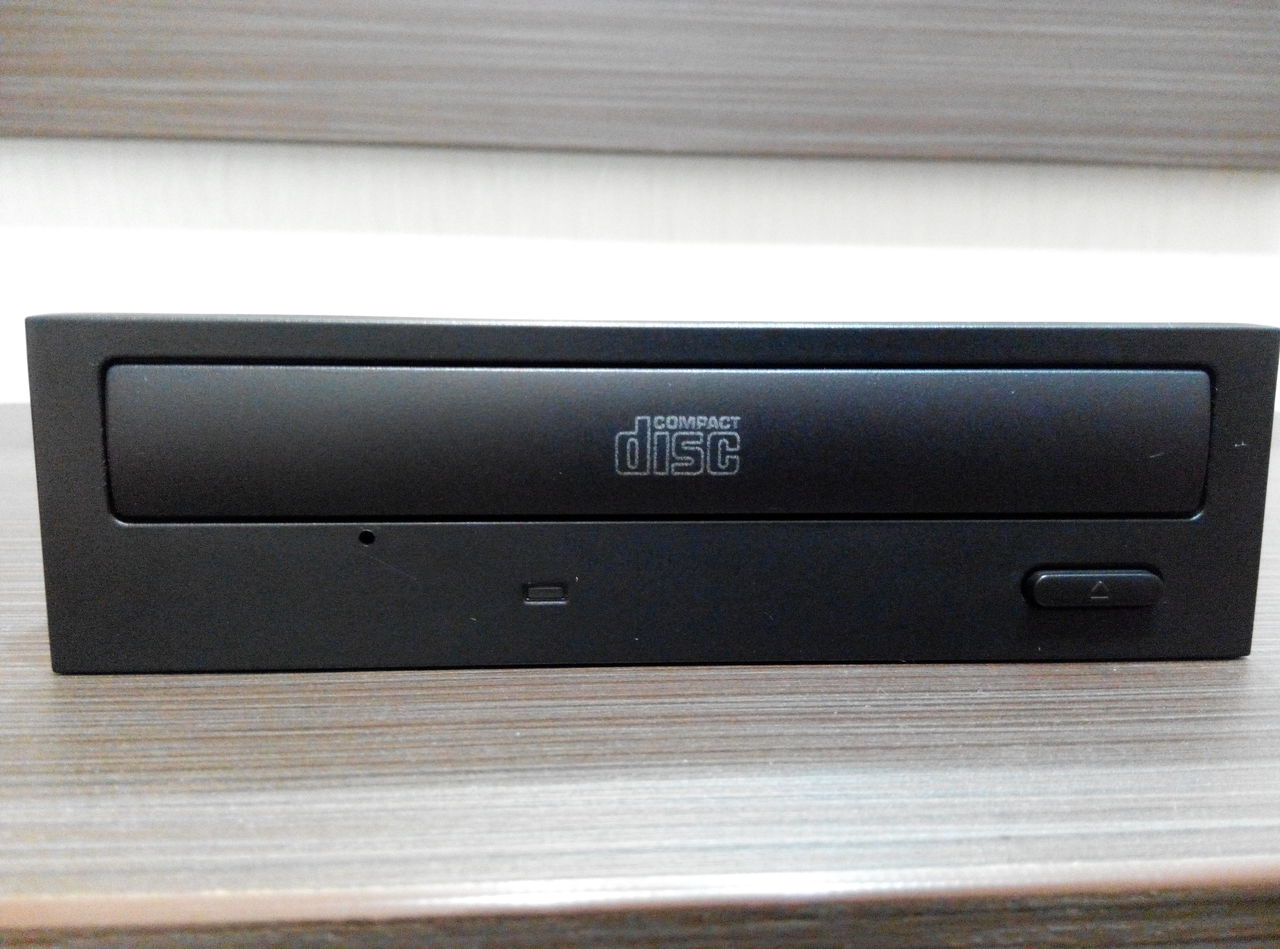 CD-ROM Sony / DVD-RW Asus (ide/pata)