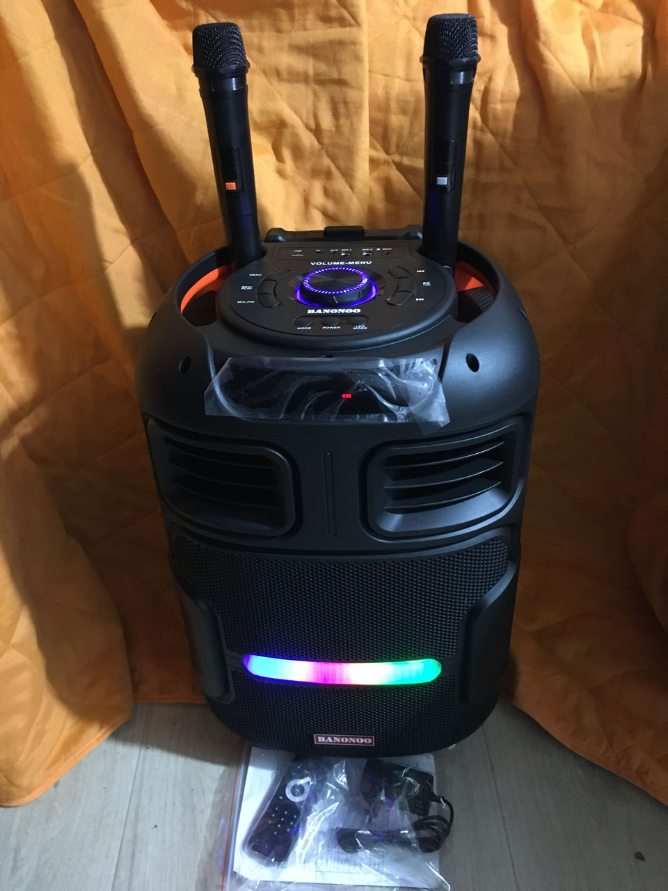 Boxa cu acumulator 300 w Bluetooth, 2 Microfoane Flashca ,Aux , usb, fm ...