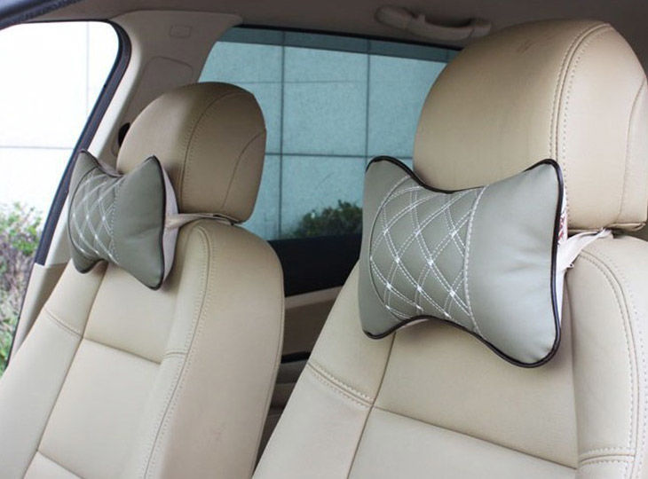 Подушка - подголовник в авто