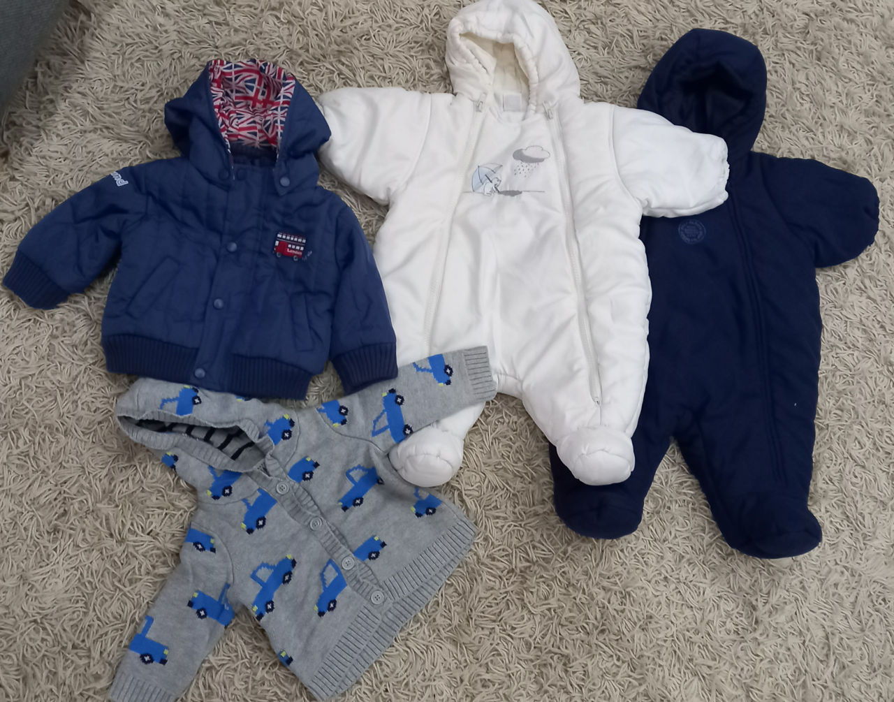 Hainute baietel virsta 0-3luni, toate la doar 300 lei