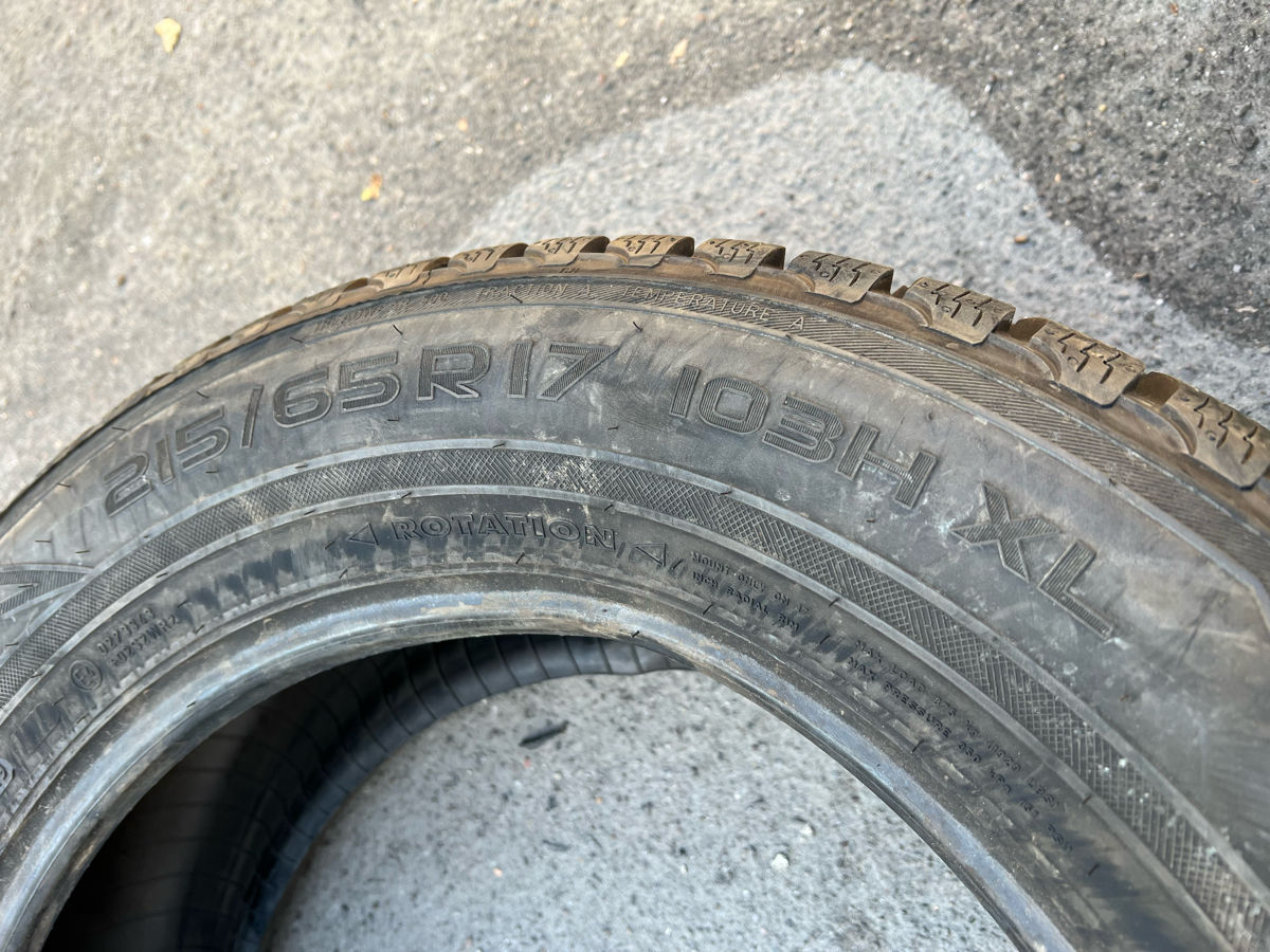 R17 215/65 Nokian WR SUV 3