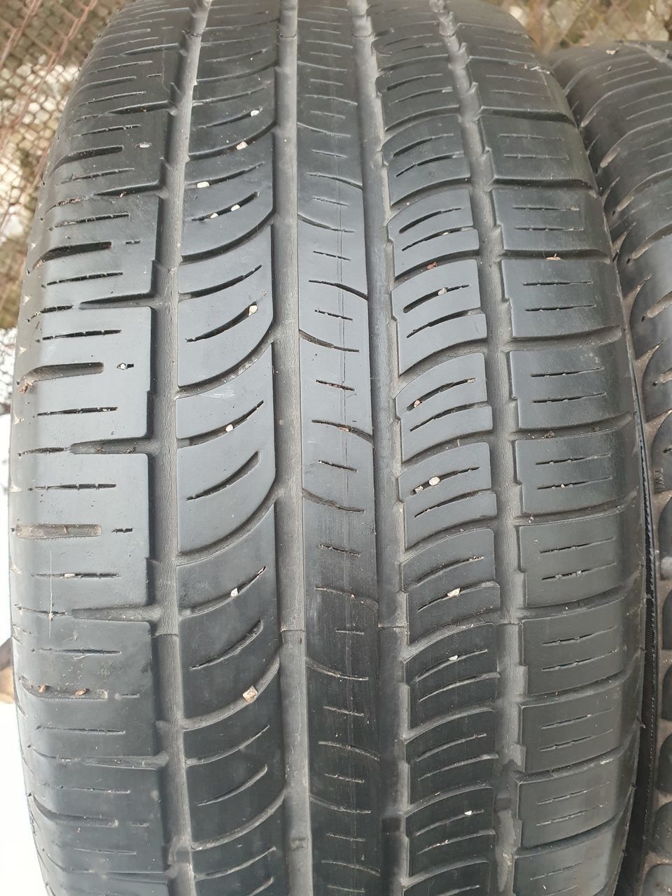 235/60/ R17- Pirelli.