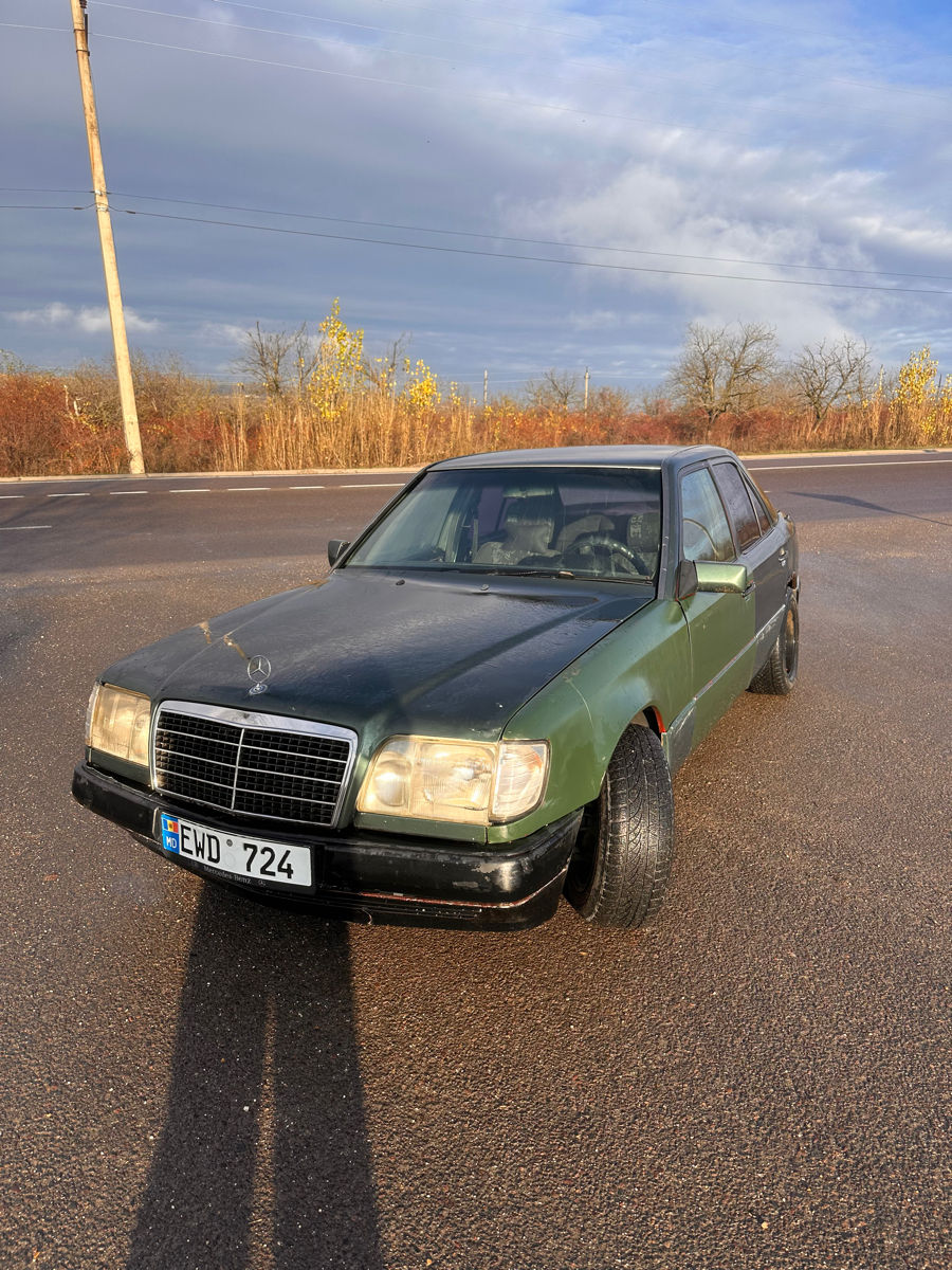 Mercedes E-Class an. 1994 cu rulaj 120485 km, Diesel, 900