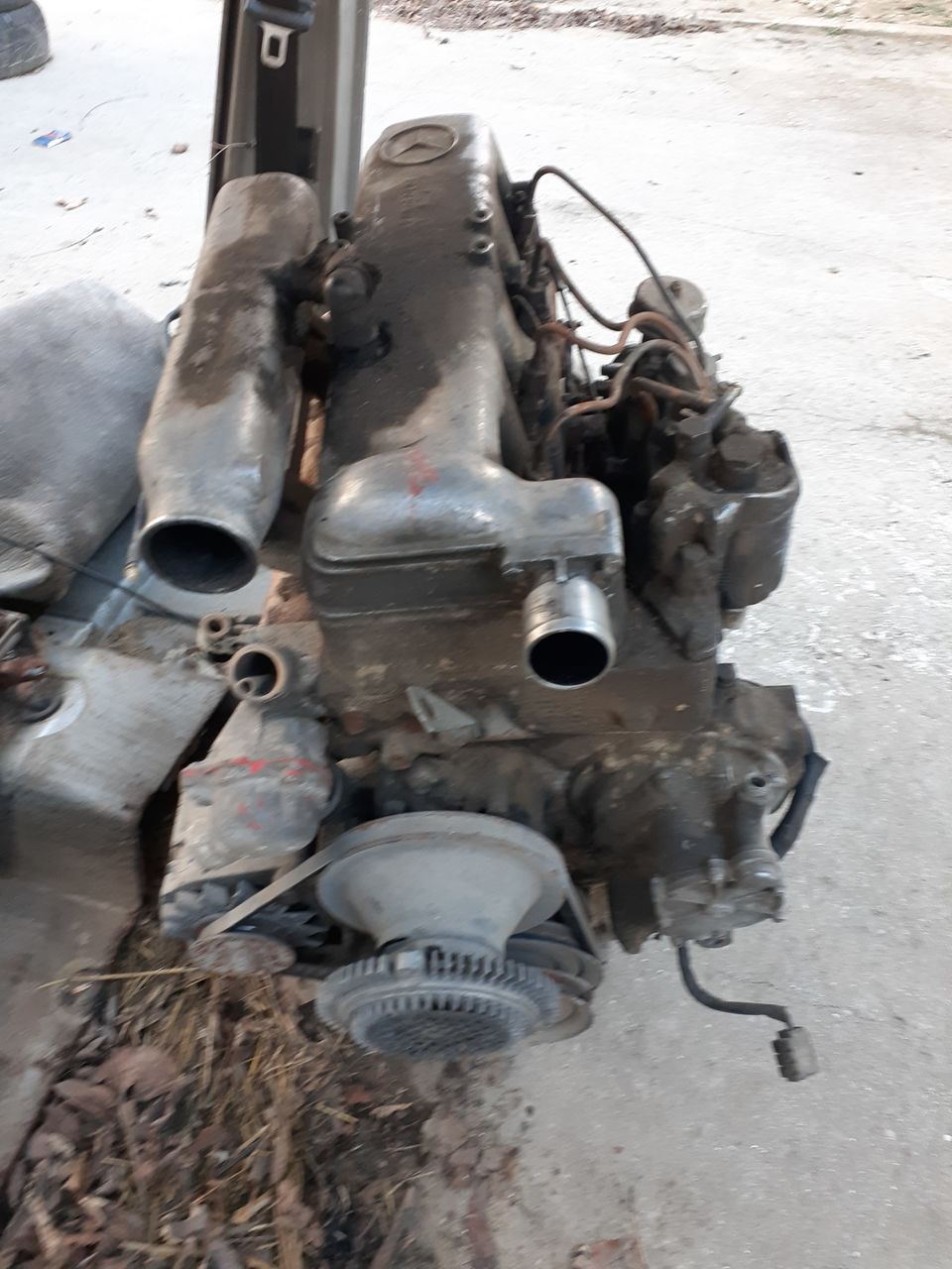Motor Mercedes MB 100 2.4d