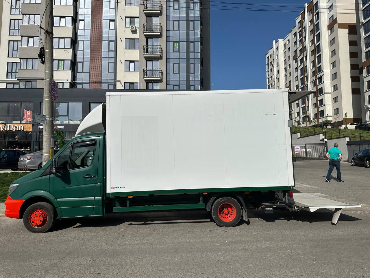 Transport si Hamali la comanda