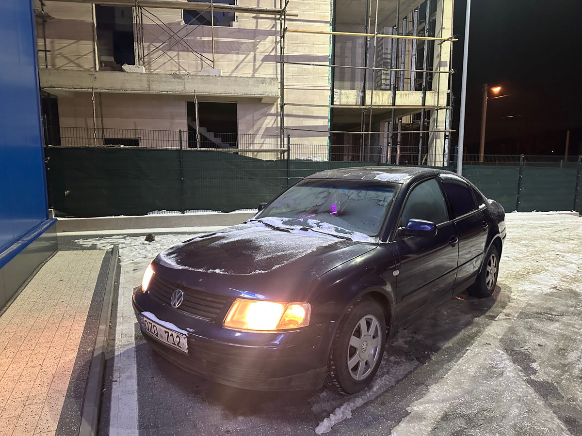 Volkswagen Passat an. 2001 cu rulaj 300000 km, Benzină, 1600