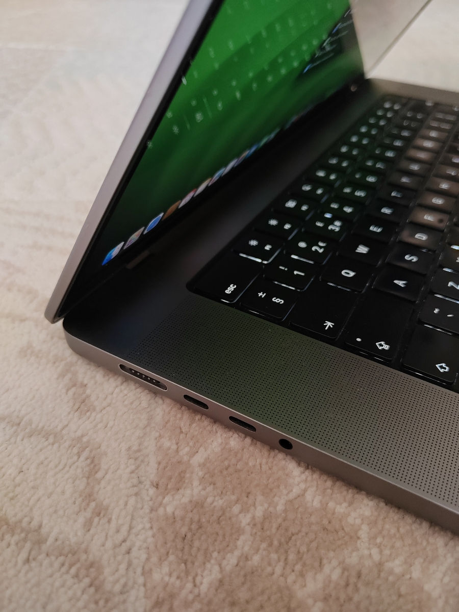 MacBook Pro M1 Pro (16-inch)