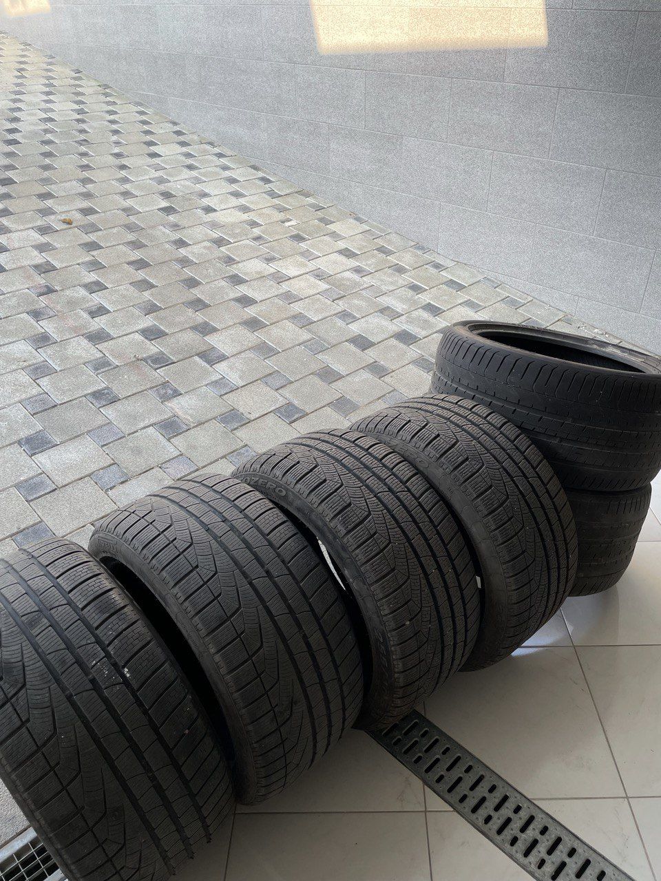 Pirelli 285/35r18 & 255/40r18