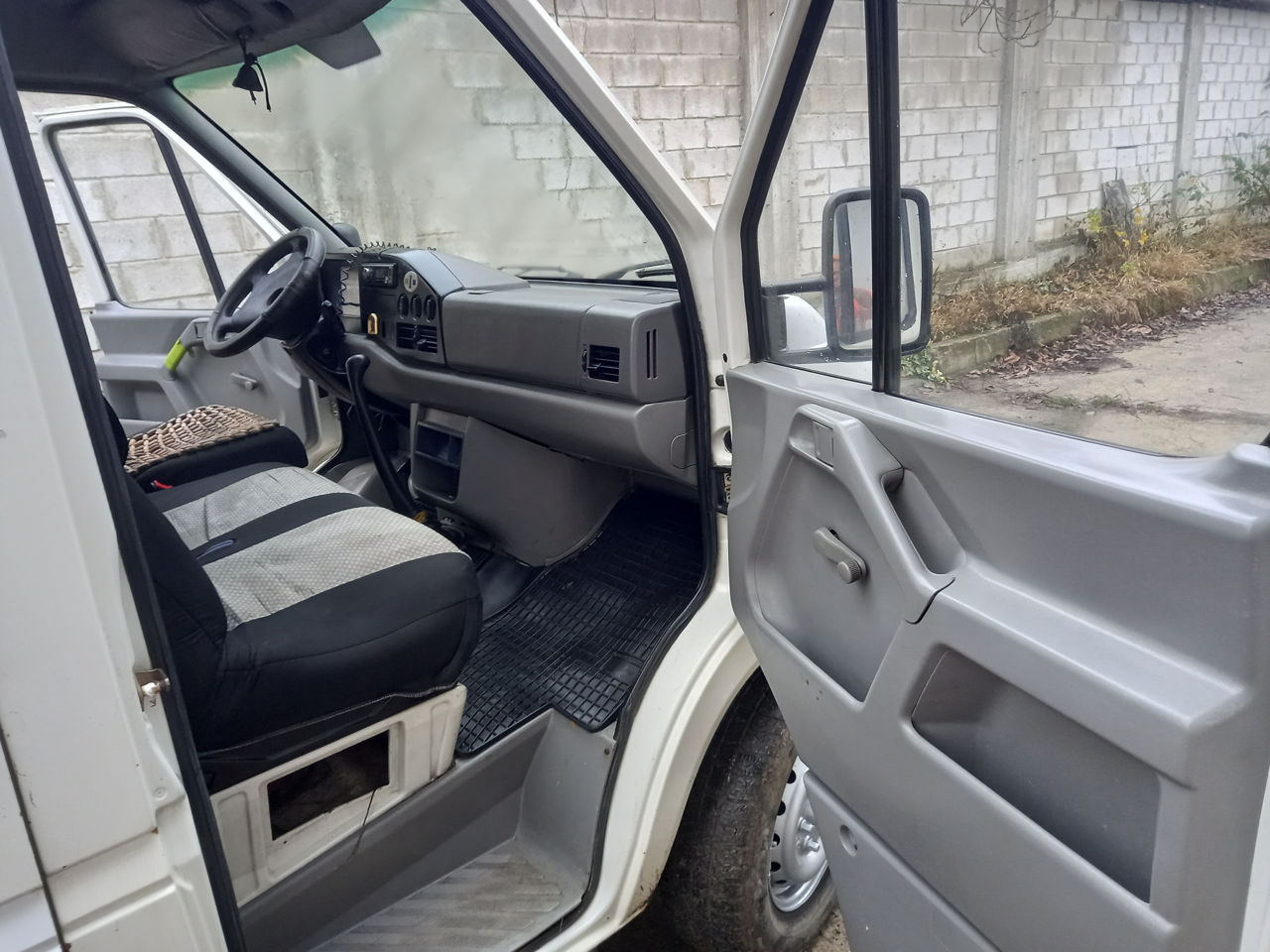 Volkswagen LT35 2,5 SDI an. 1997 cu rulaj 450000 km, Diesel, 3200