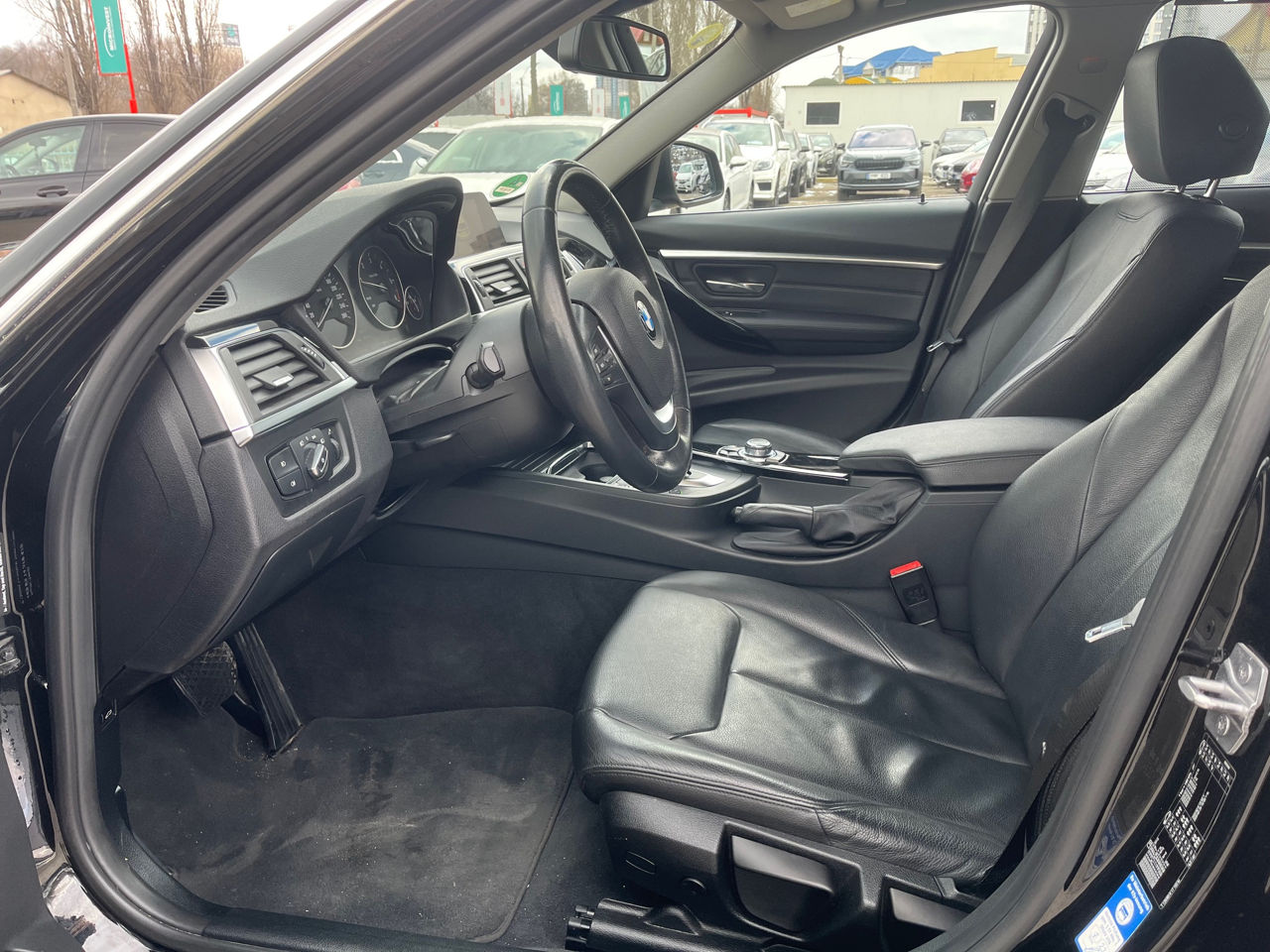 BMW 3 Series an. 2017 cu rulaj 247350 km, Benzină, 17499