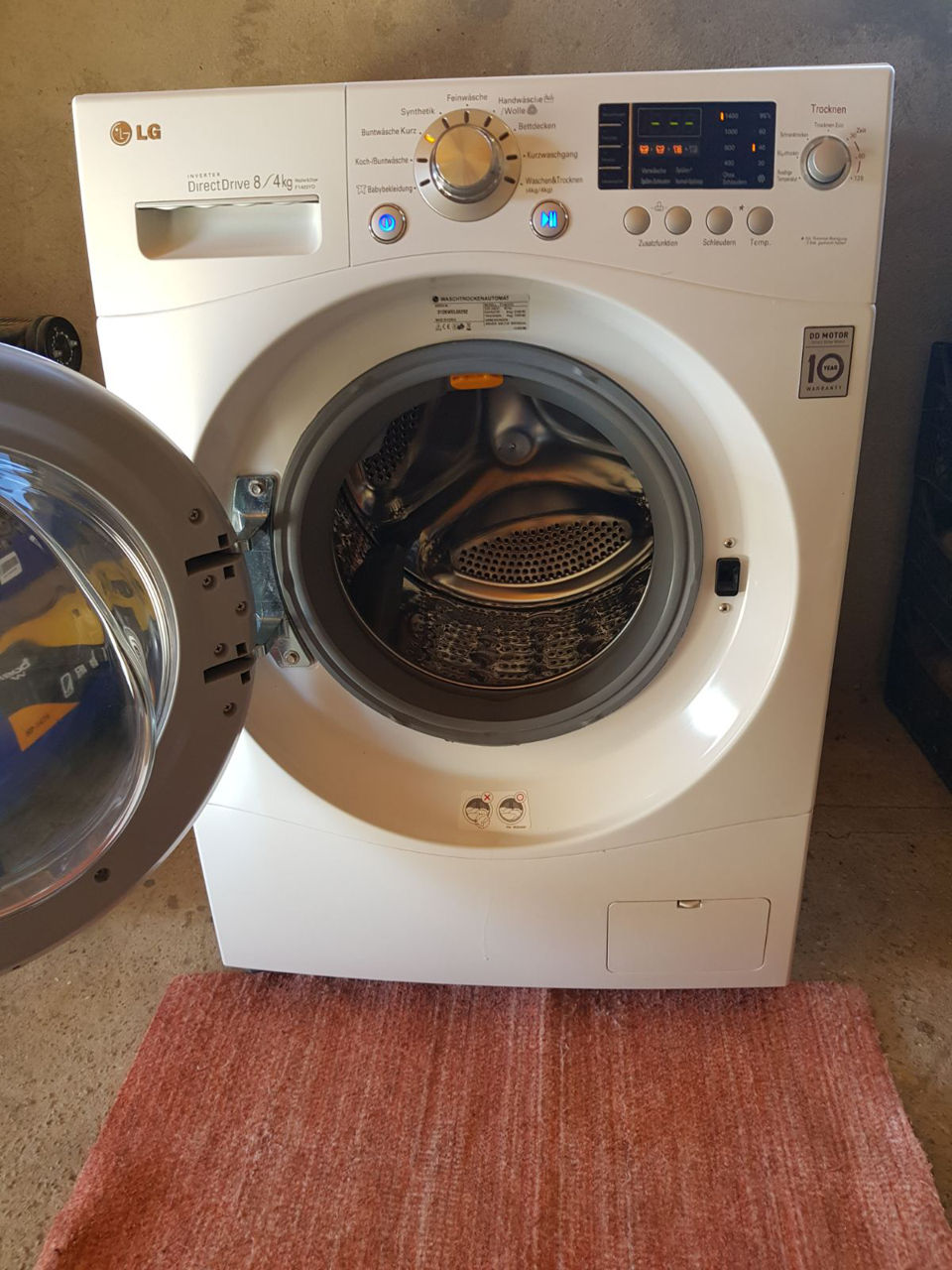 LG 8kg la splat 4kg la uscat...