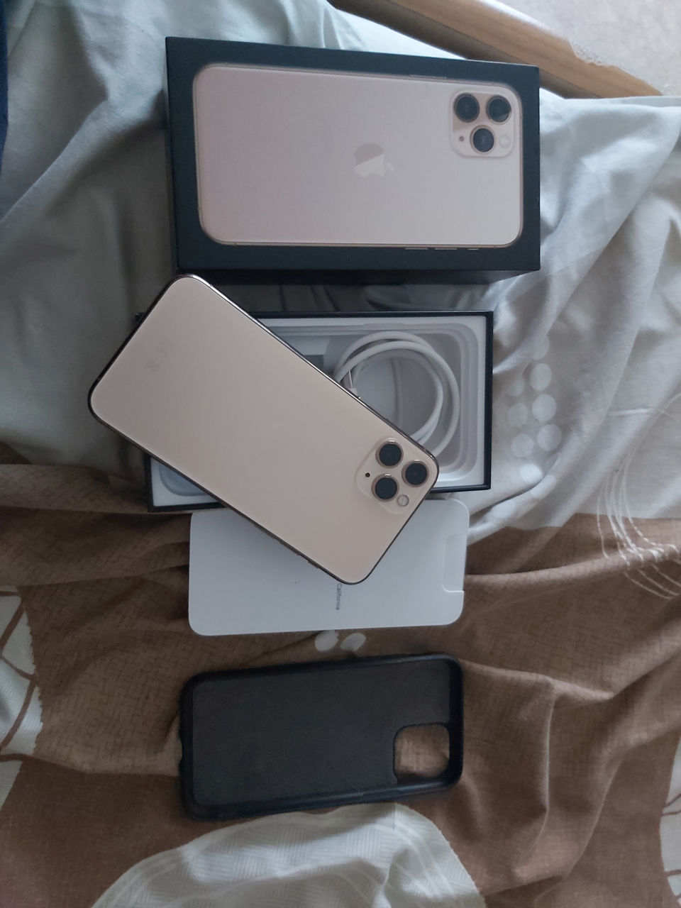 Prodam iphone 11 Pro Gold 64gb v ideali