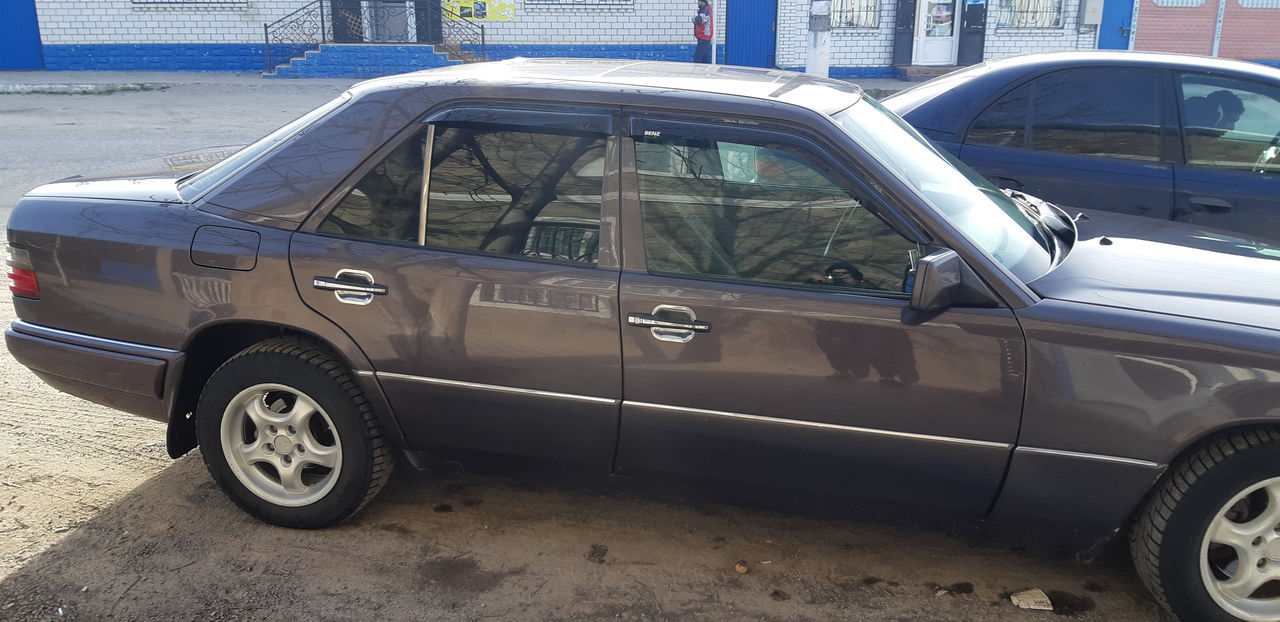 Mercedes Series (W124)