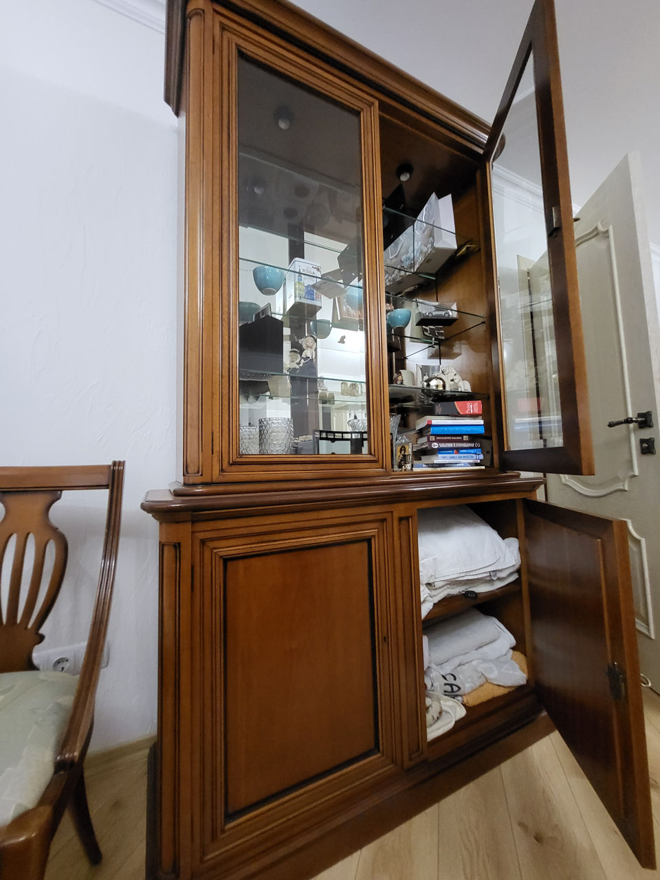 Mobilier lemn masiv de cires