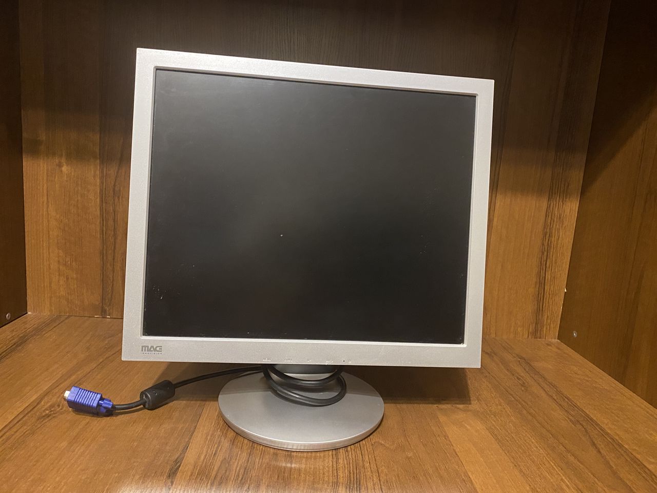 Monitor 17 inch MAG