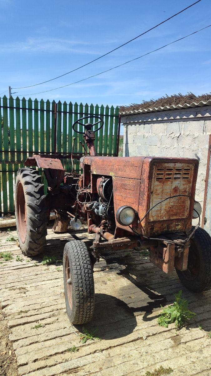 Se vinde tractor T25