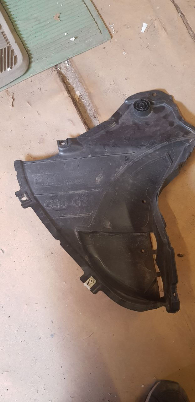 Защита бампера левая подкрыльник BMW 5 G30 51757340743