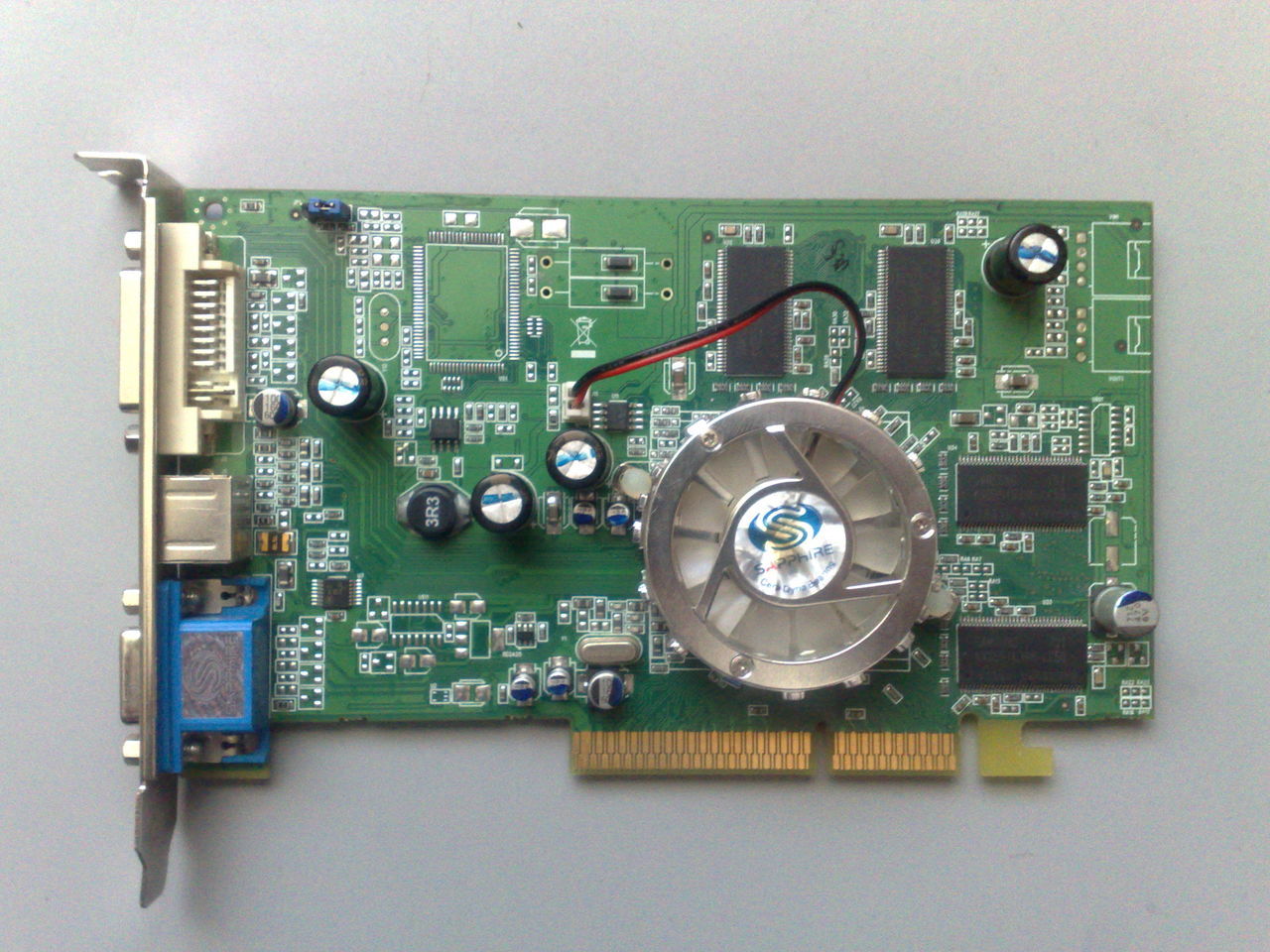 Sapphire Radeon 9600 PRO/AGP