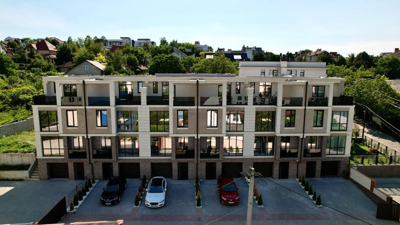 Townhouse cu 4 Nivele în Zona Rezidențială Telecentru, Strada Ciocîrlia