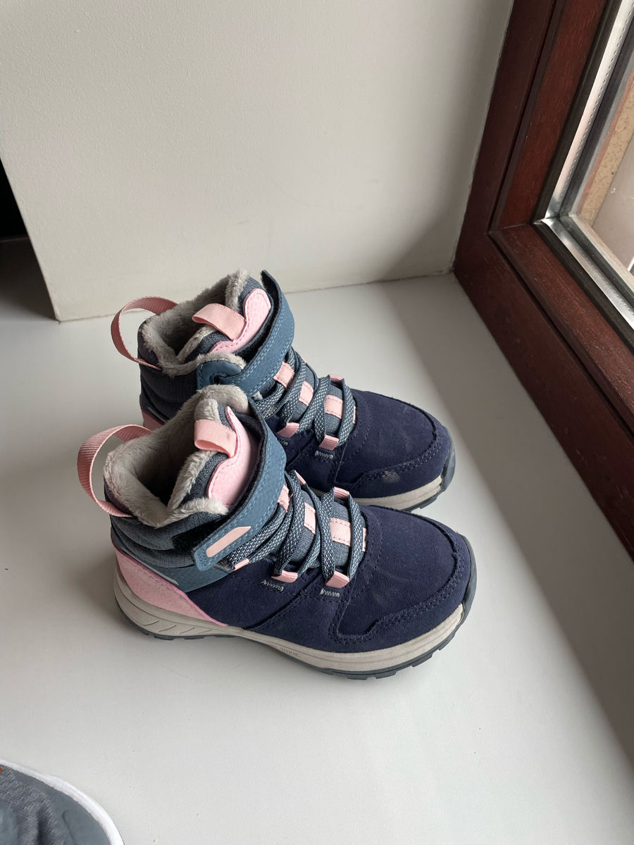 Vind încălțăminte calitate buna, nu am purtat pentru ca mărimea nu ne-a ...