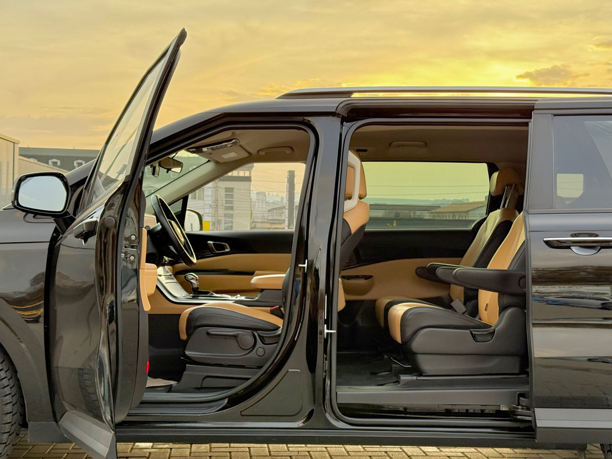 KIA Carnival an. 2021 cu rulaj 116 km, Diesel, 25900