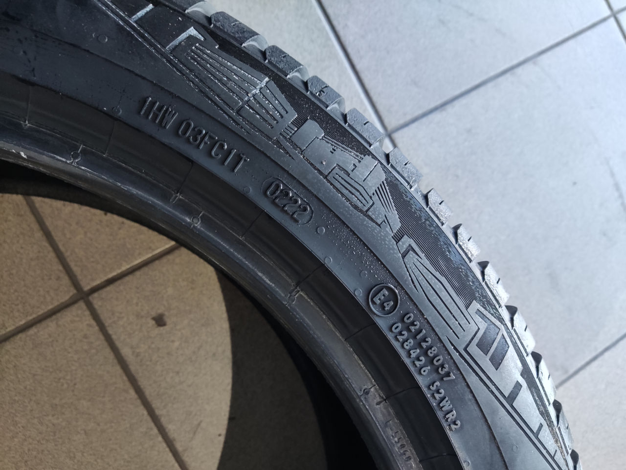 235/45 R20 All Season Continental