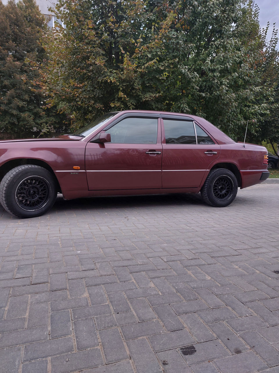 Mercedes Series (W124)