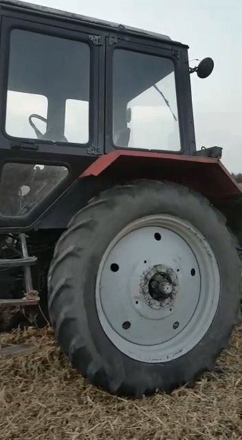 Se vinde tractorul 1997