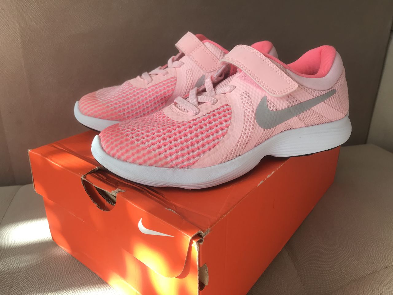 Кроссовки Nike! 33 размер! Состояние новых!