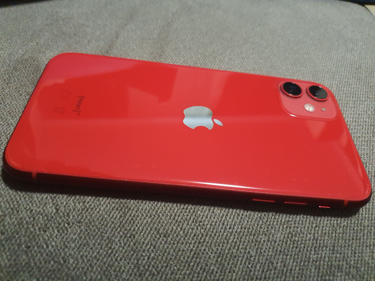 Iphone 11 red product