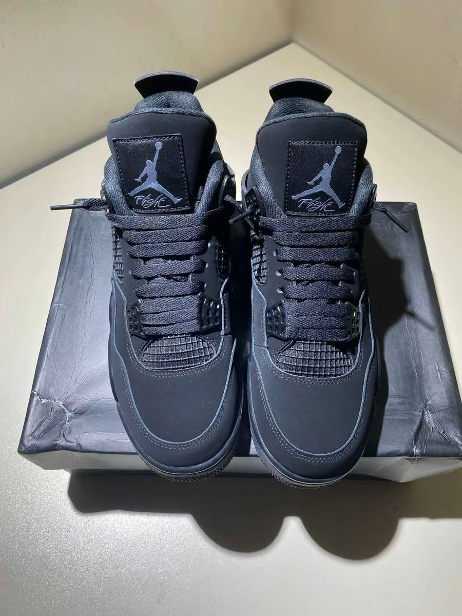 Se vind aceste perechi de incaltaminte , Off White Out Of Office si Jordan 4 Blackcat