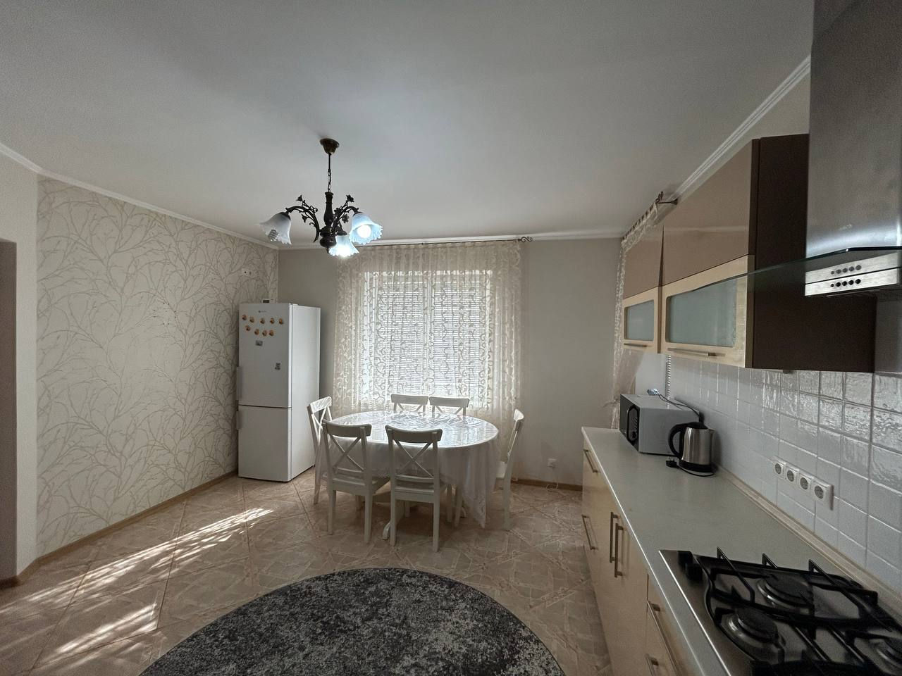 Casa de locuit in satul Răzeni